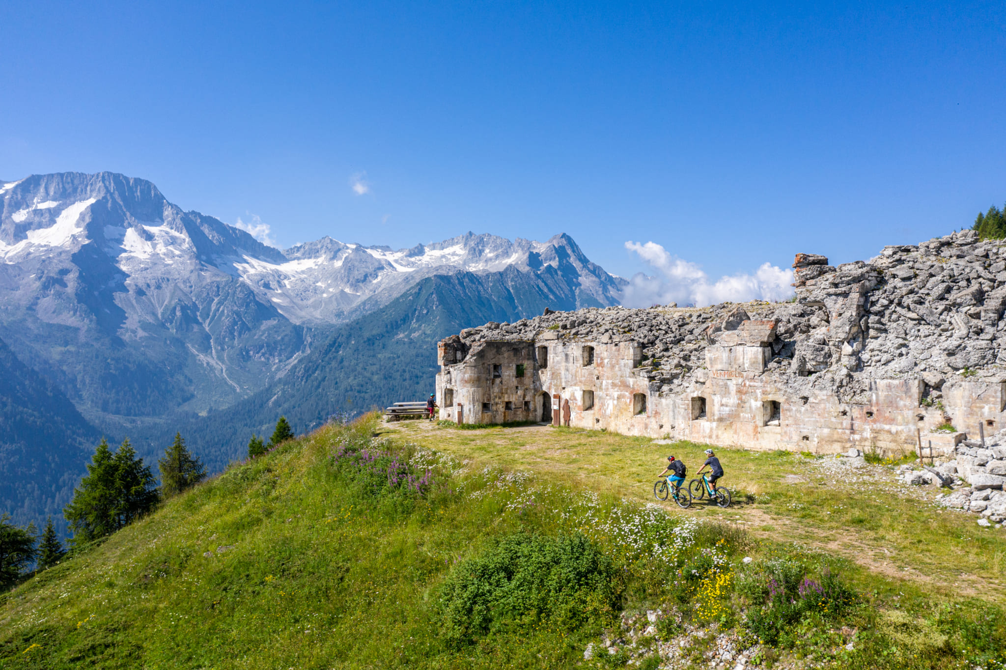 Caprioli Lake in mtb - Luxury Bike Hotels